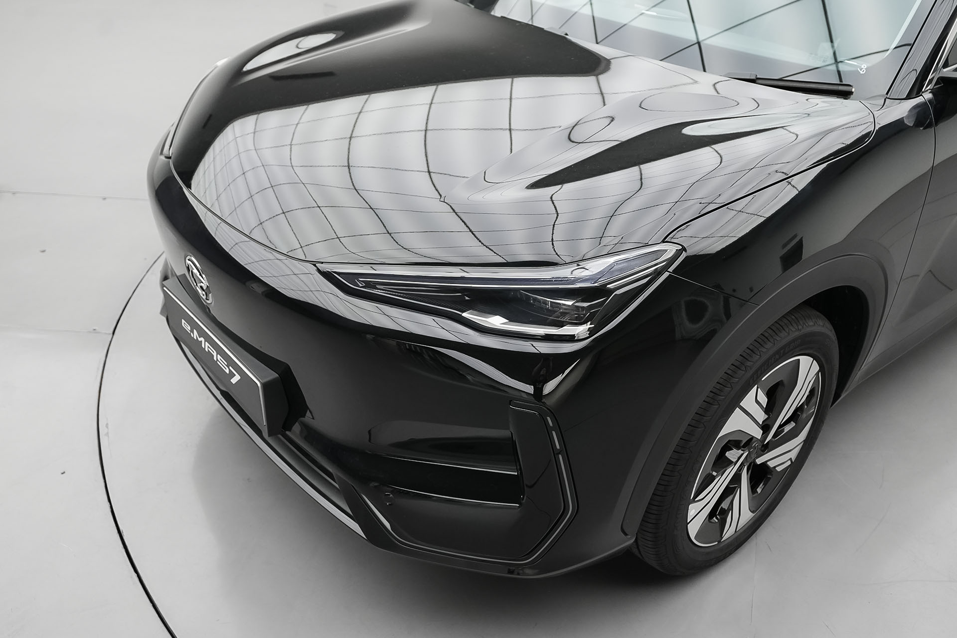 2025 Proton eMas 7 updated with Apple CarPlay, new colour – OTA rollout ...