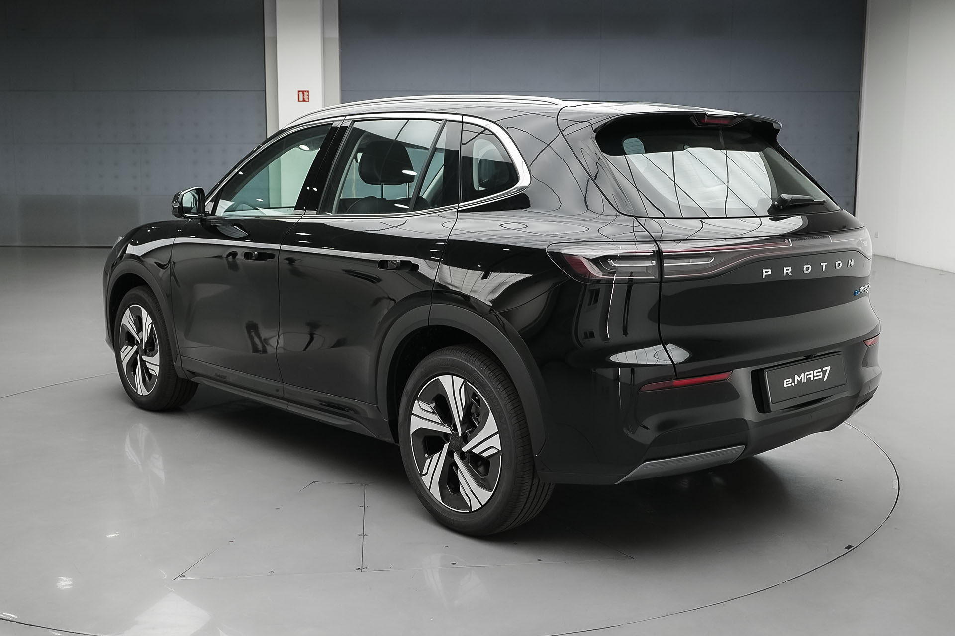 2025 Proton eMas 7 updated with Apple CarPlay, new colour – OTA rollout ...